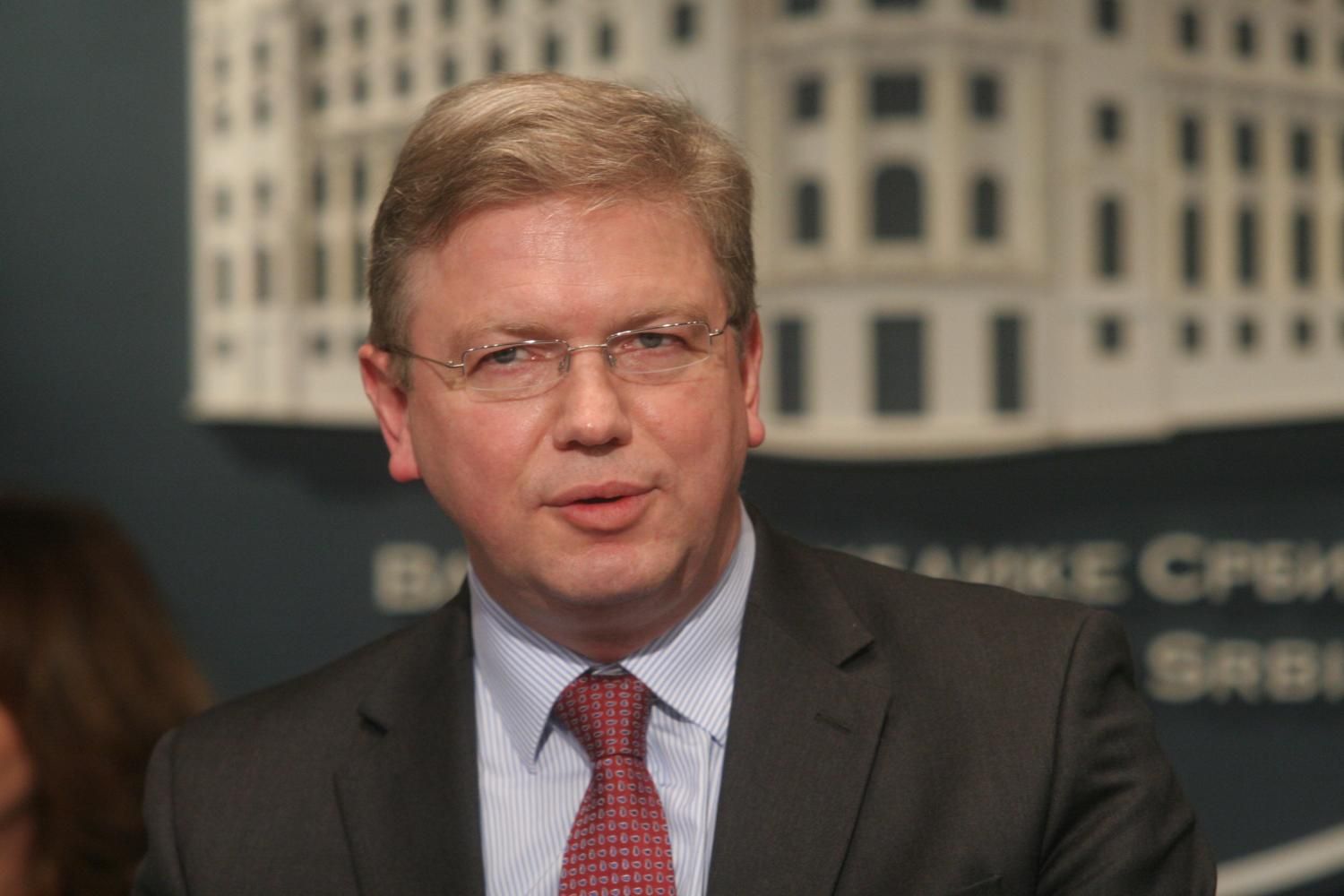 Zatáhněte záclonky a vyčkávejte příchodu čínských investic... - Sinopsis